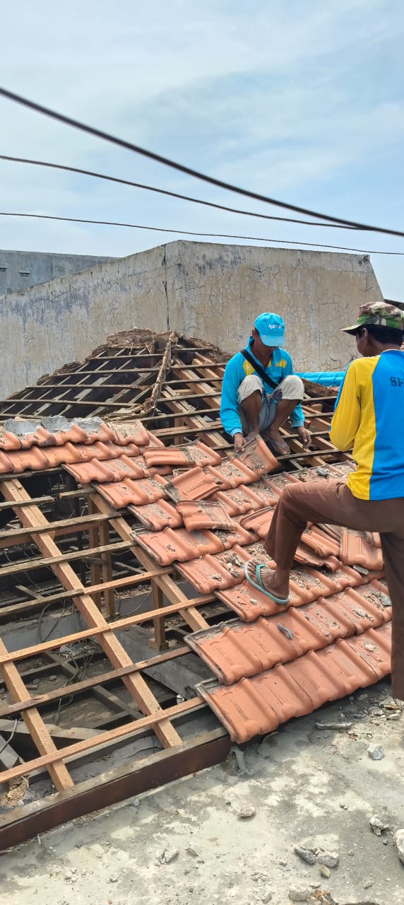 Borongan Bongkar Atap Sidoarjo - Jasa Bangun dan Renovasi Rumah